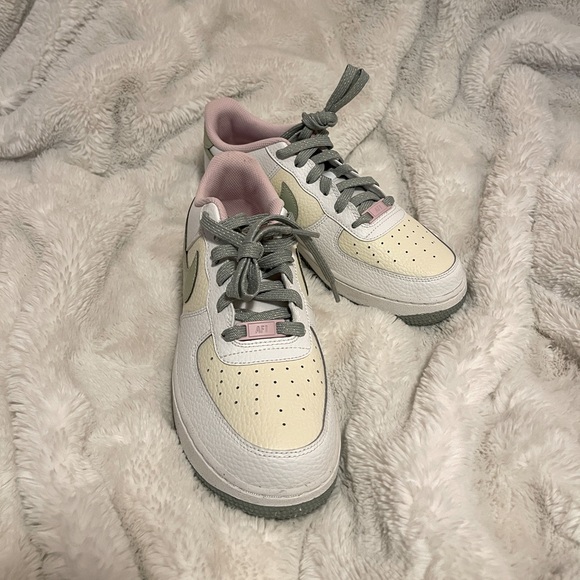 Nike | Shoes | Nike Air Force Lv8 Gs | Poshmark